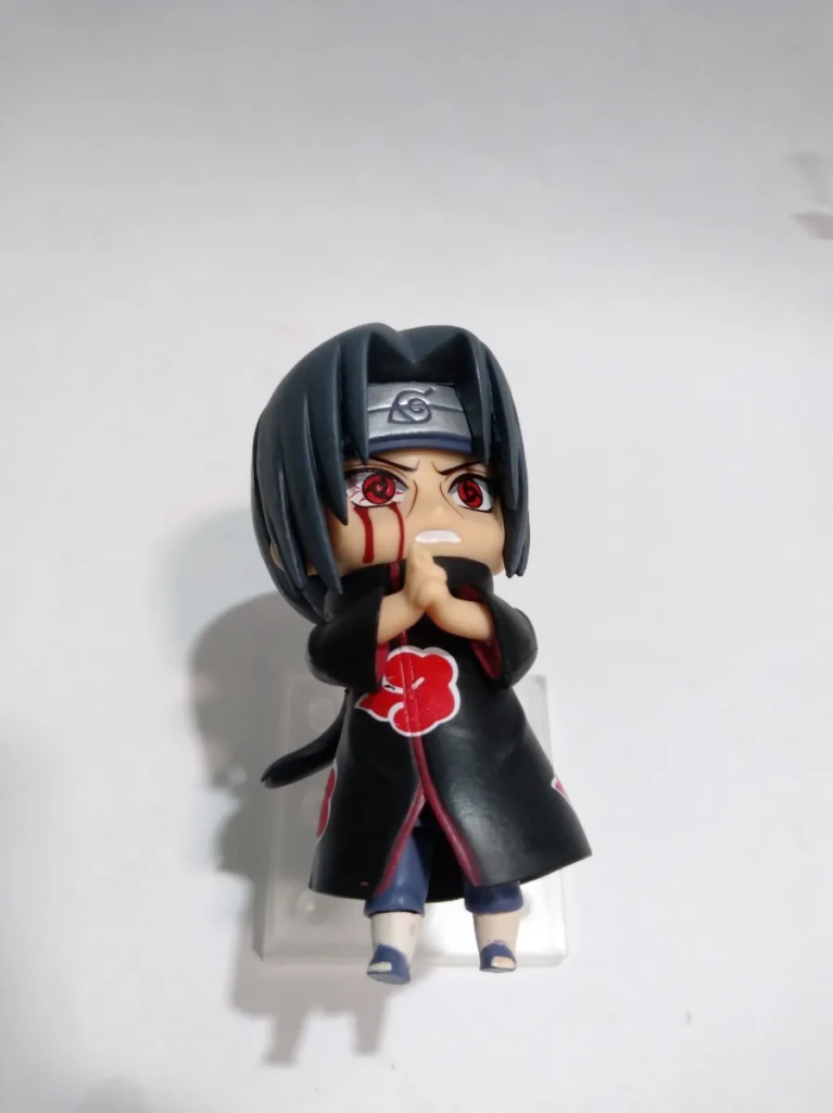 Naruto Figuras Itachi Uchiha Base Transparente - Oni Anime Store